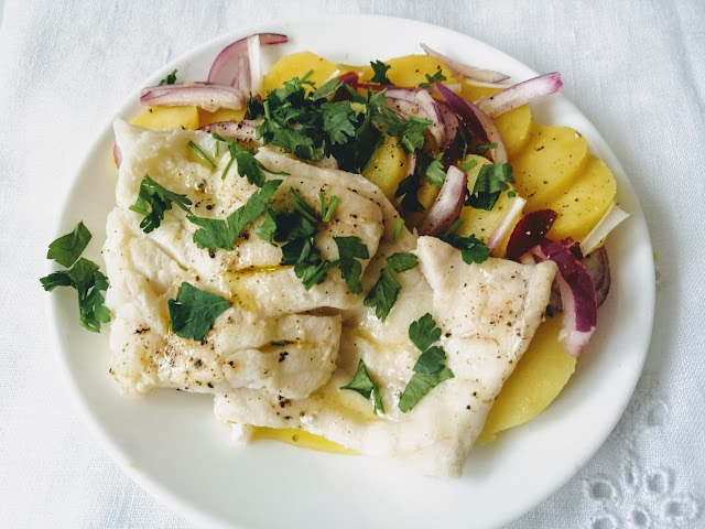 Ryba zapiekana w sałacie z mikrofalówki. FIT obiad w 5 minut ...